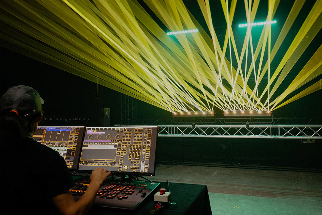 Unity Laser Ray 13 RGB (XY-IP65) | Projecteur laser à barre